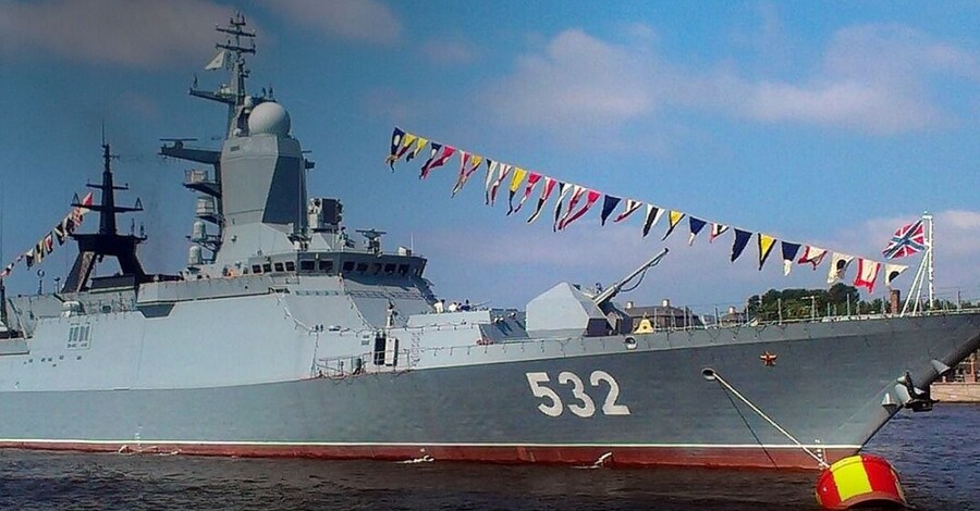 Сили оборони уразили корвет Бойкий у порту Кронштадт поблизу Санкт ...